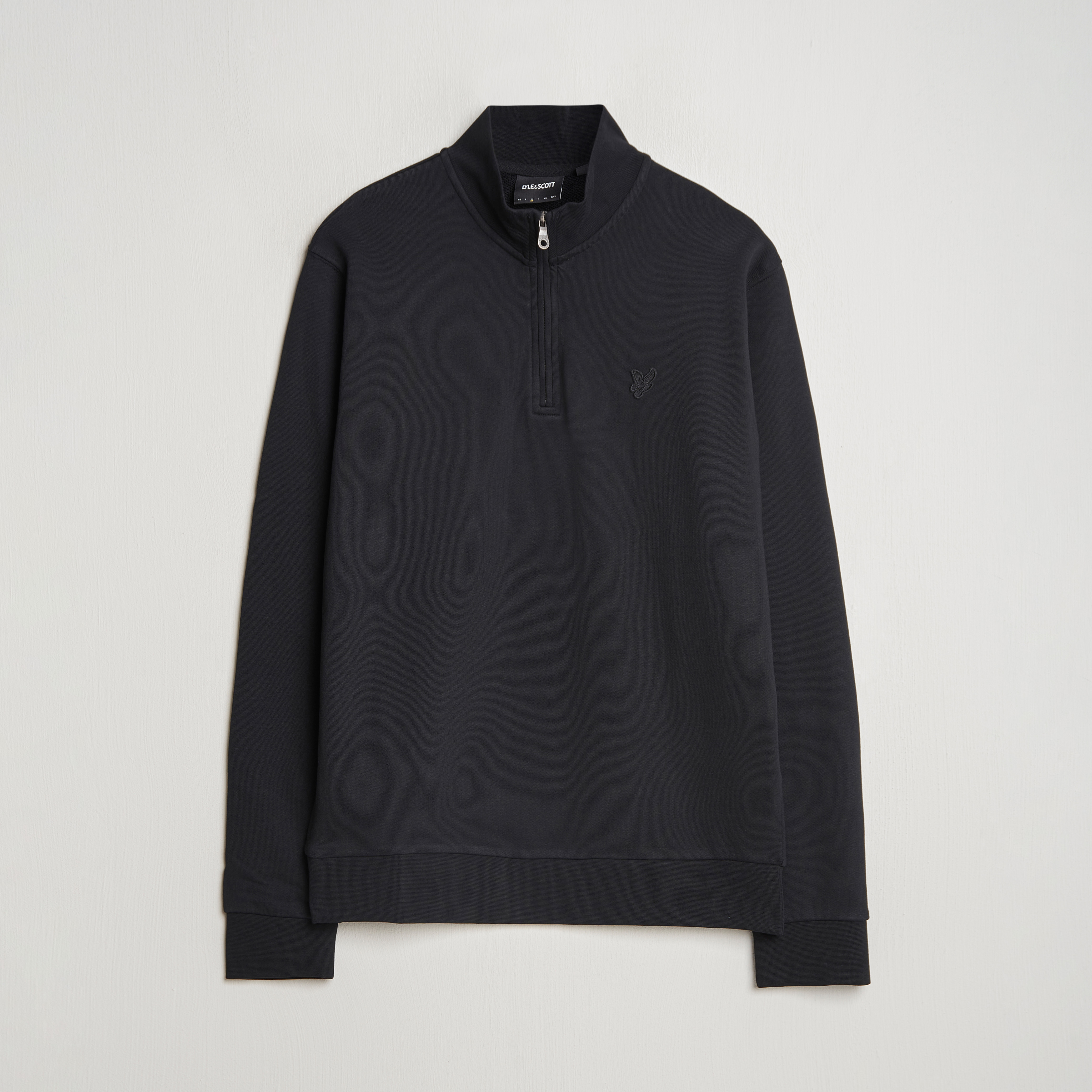 Lyle & Scott Tonal Eagle Half Zip Sweater Jet Black - CareOfCarl.dk